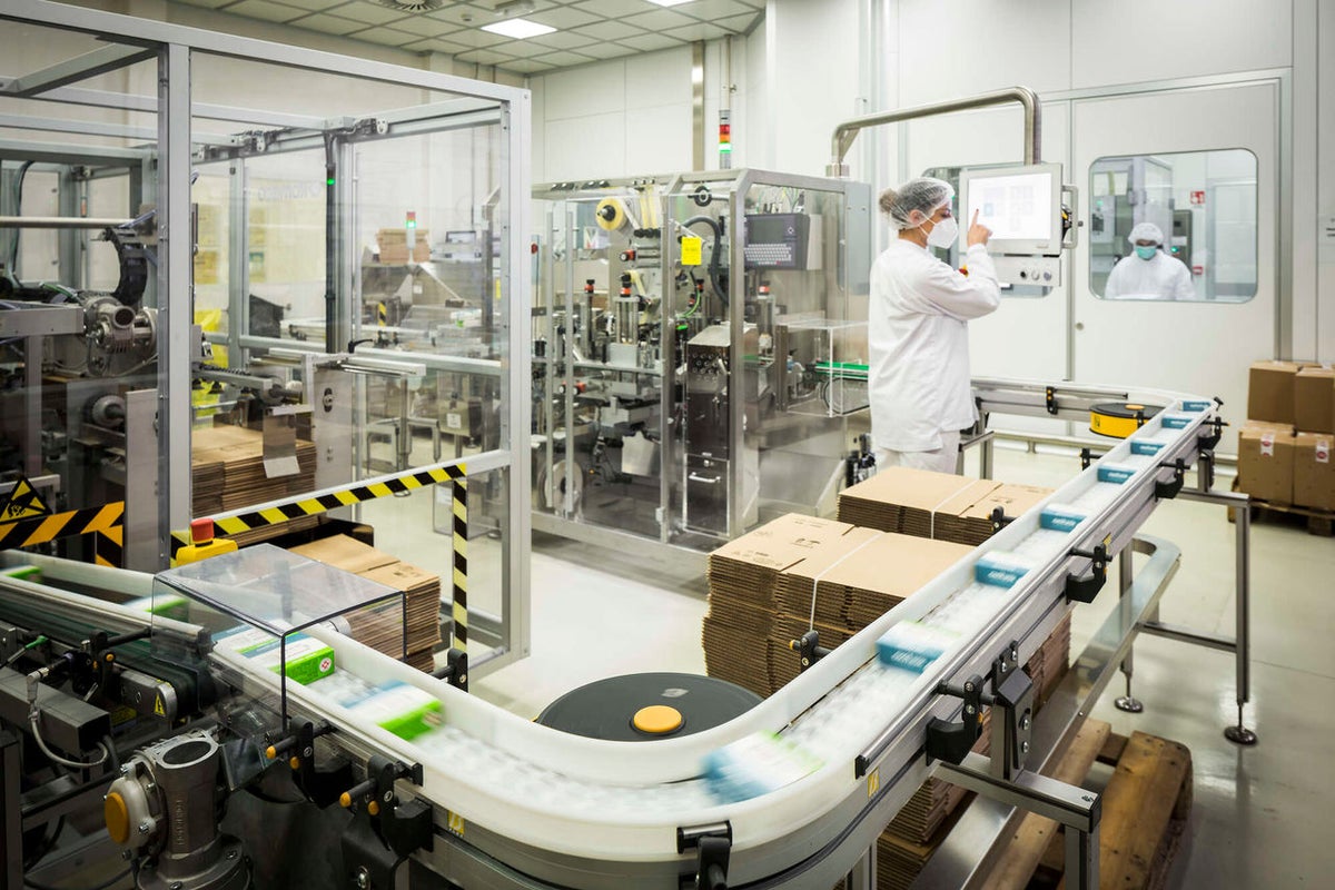 Pharmaceutical manufacturing L'Aquila GMP facility | Dompé Global